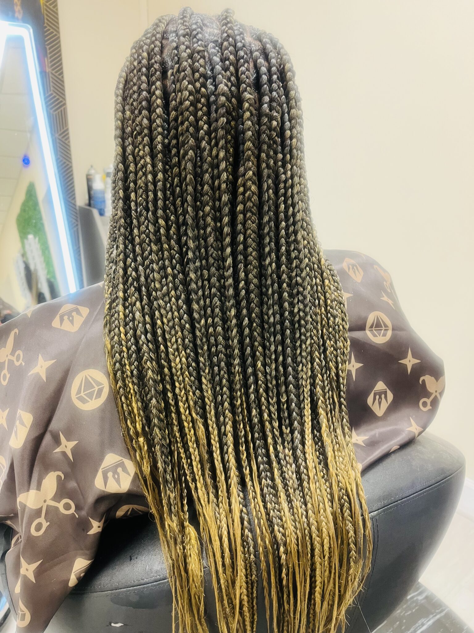 Crown Braiding – Where Every Strand Finds Its Style